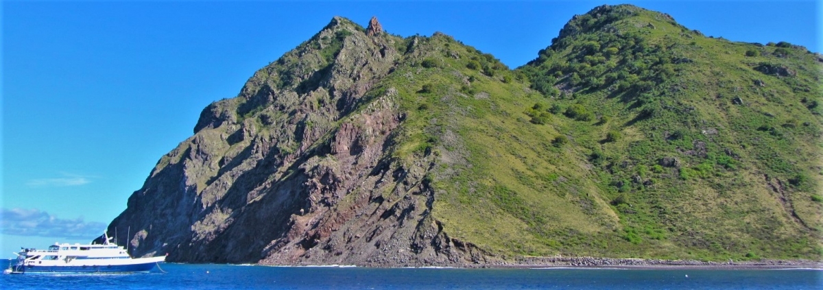 Best Time to Visit Saba (Climate Chart and Table)